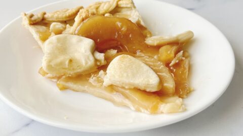 How to Keep Pie Crust From Sticking to a Pan