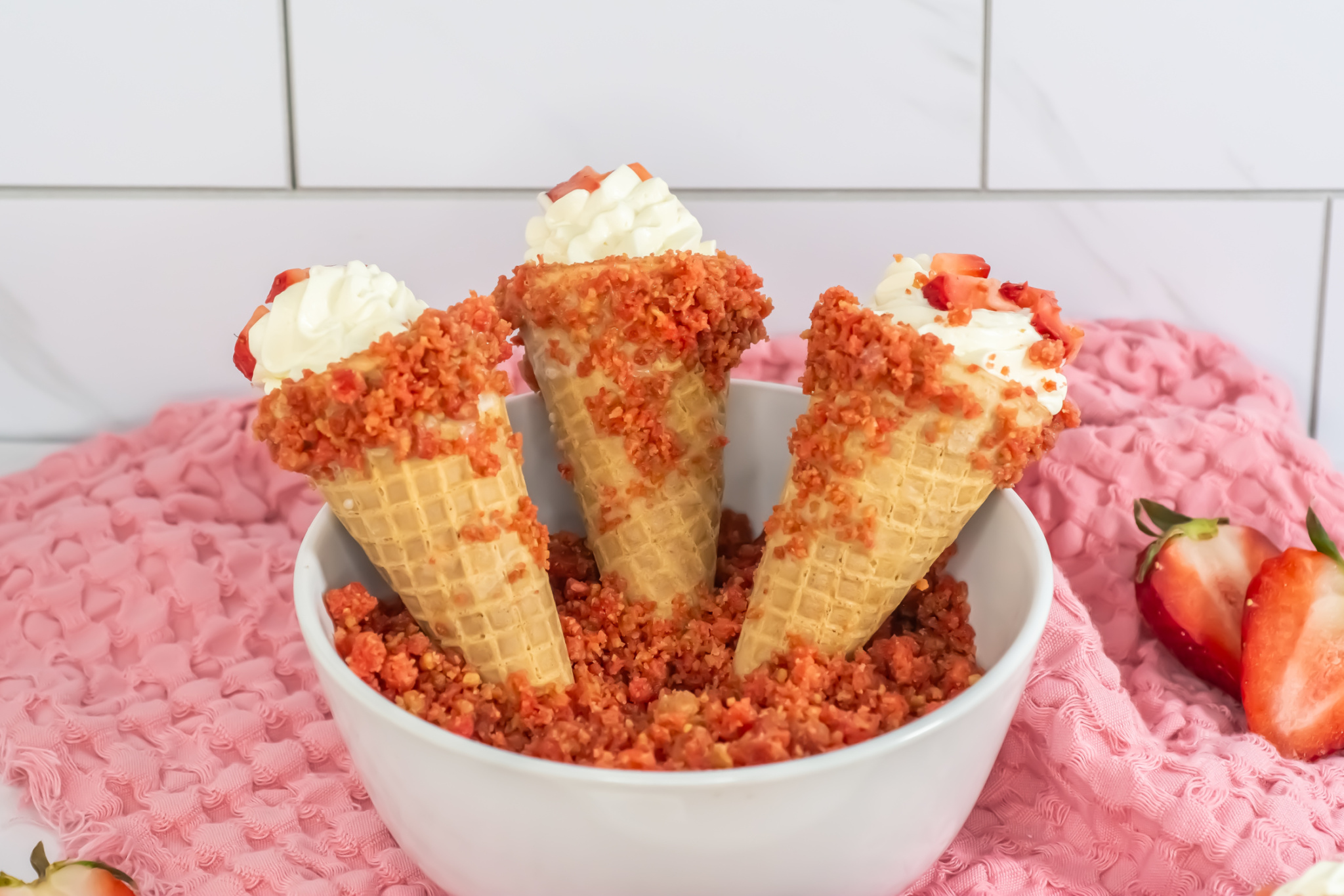 Strawberry Crunch Cheesecake Cones Pie Lady Bakes