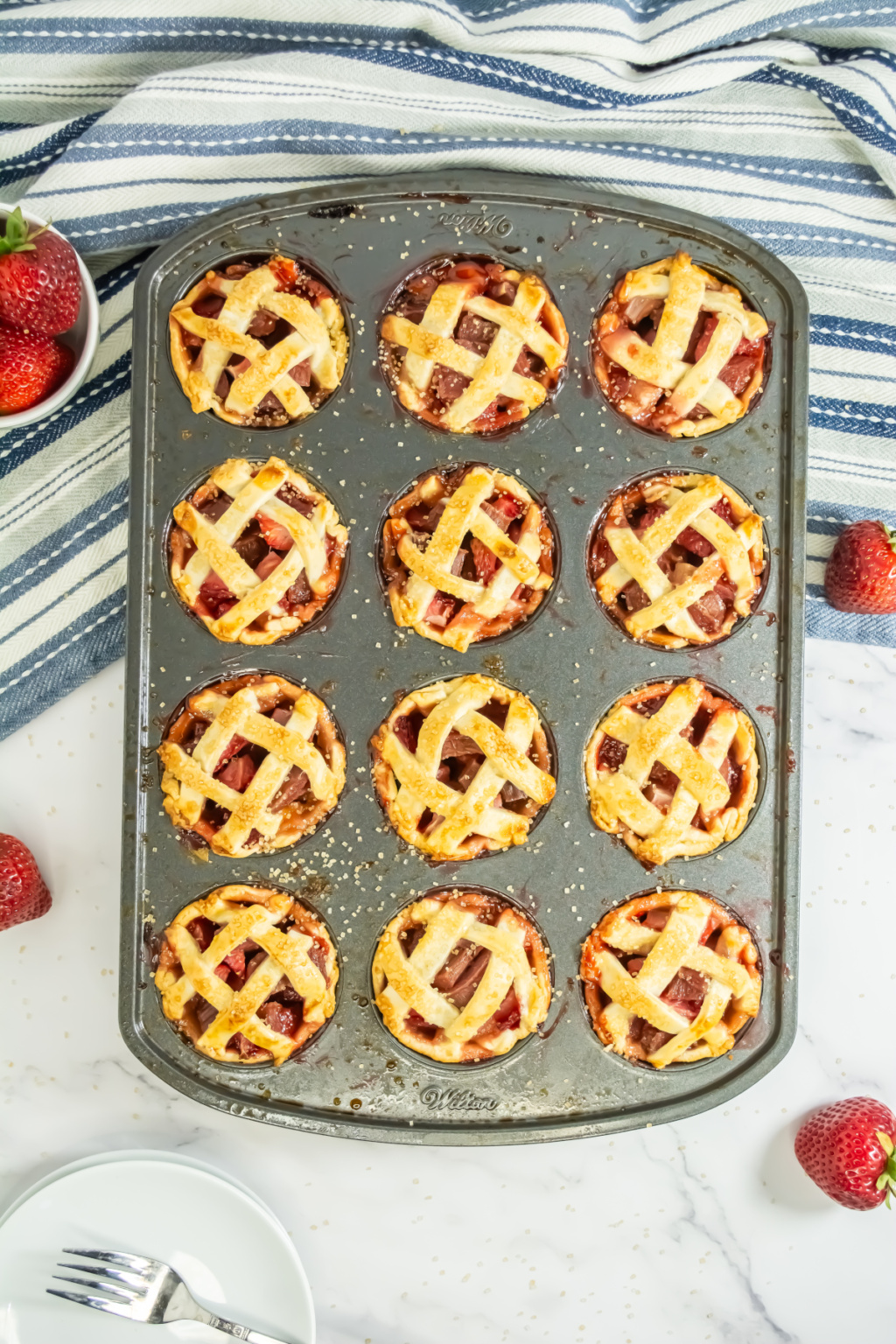 Delicious Strawberry Rhubarb Mini Pies