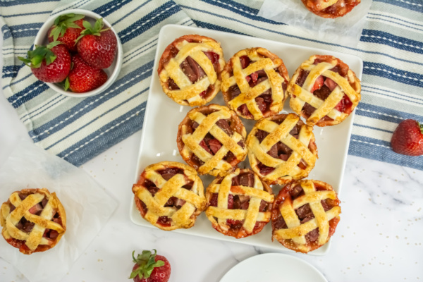 Delicious Strawberry Rhubarb Mini Pies