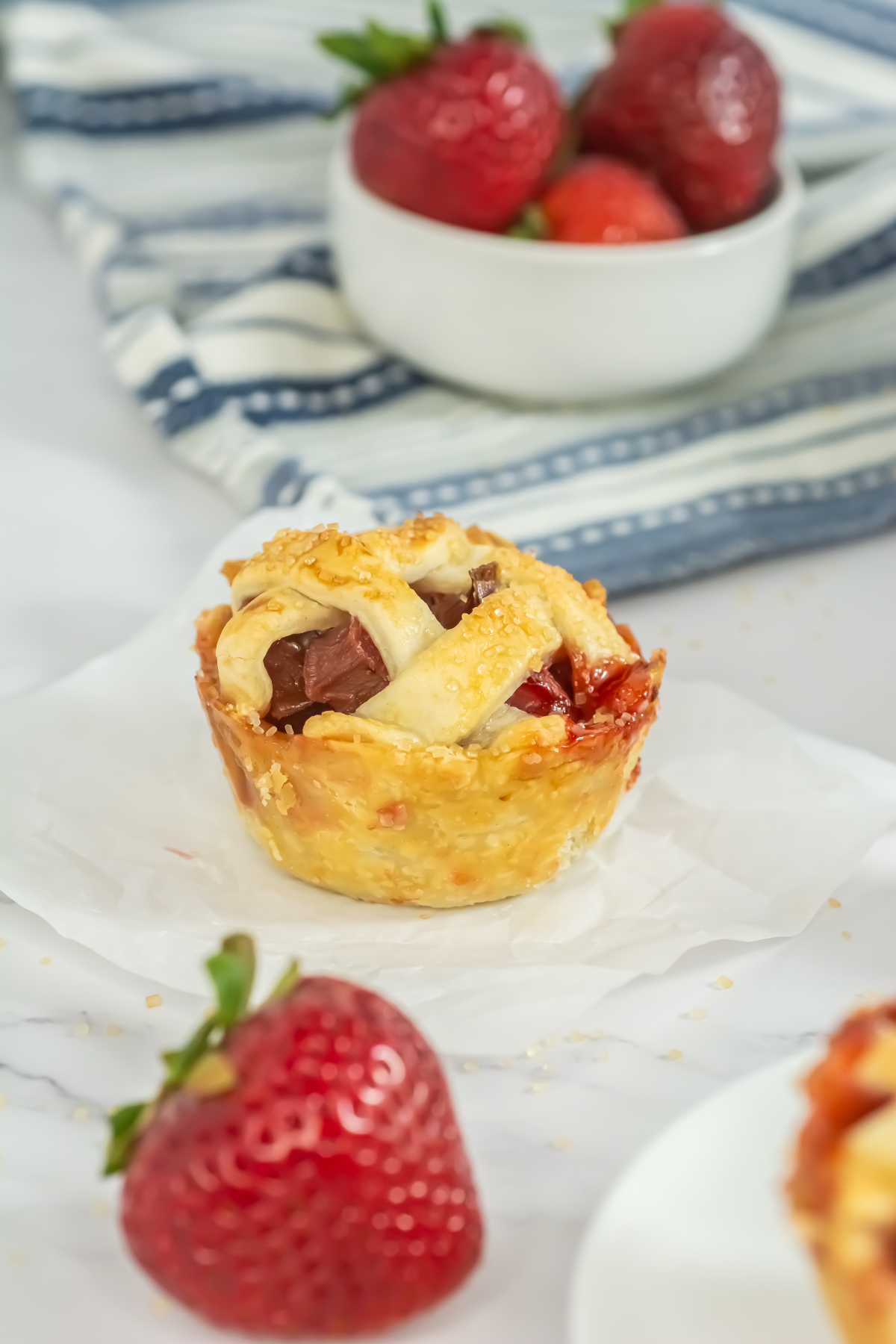 Delicious Strawberry Rhubarb Mini Pies